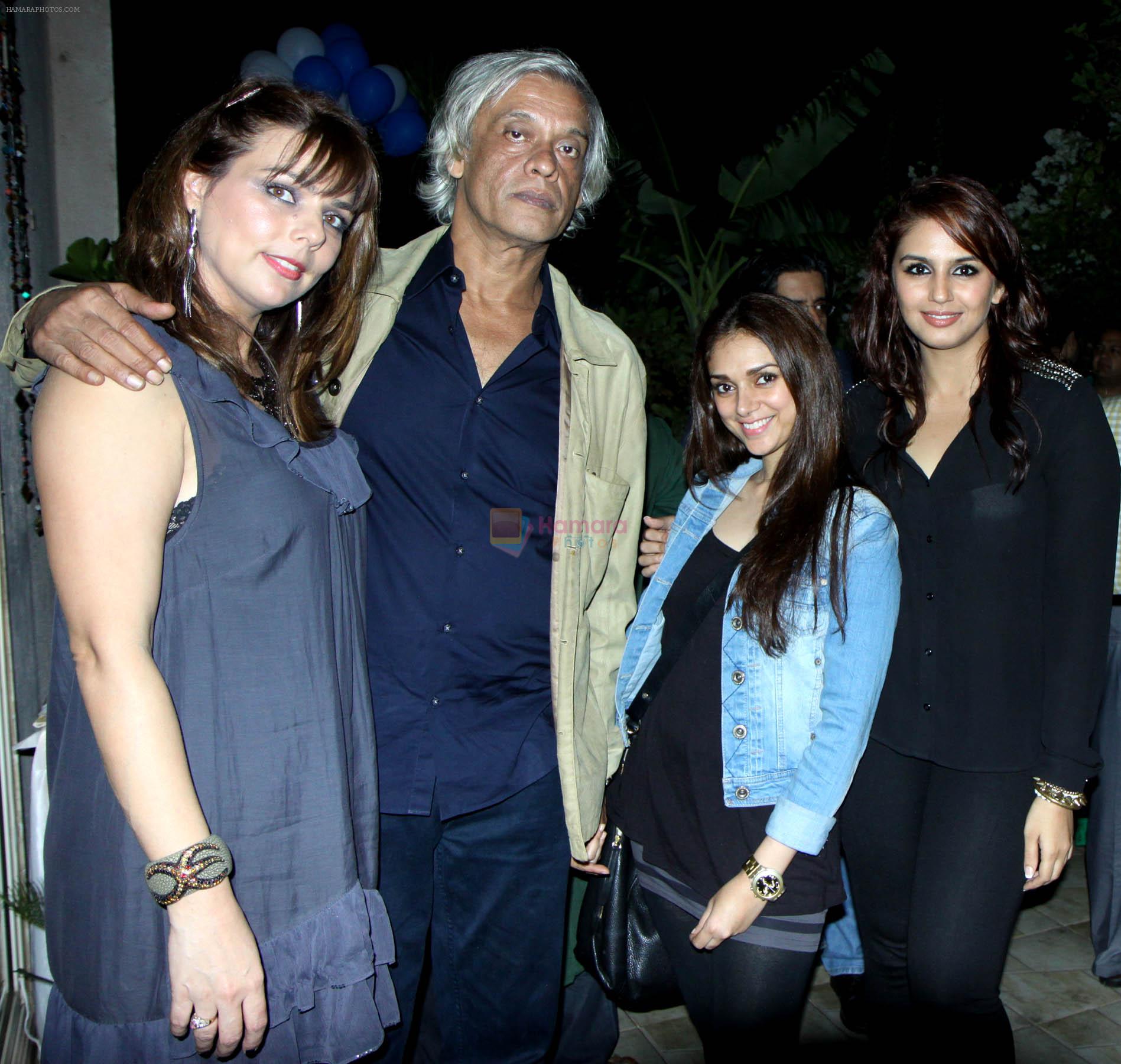 sharika sharma,sudhir mishra,aditi & huma qureshi at a surprise birthday party for Sudhir Mishra ...